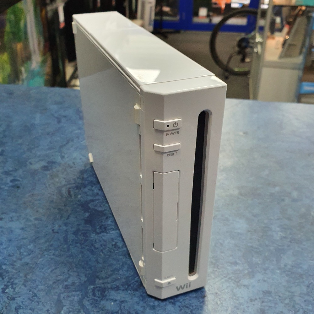 Pre-owned Nintendo Nintendo Wii Bundle - Own4Less